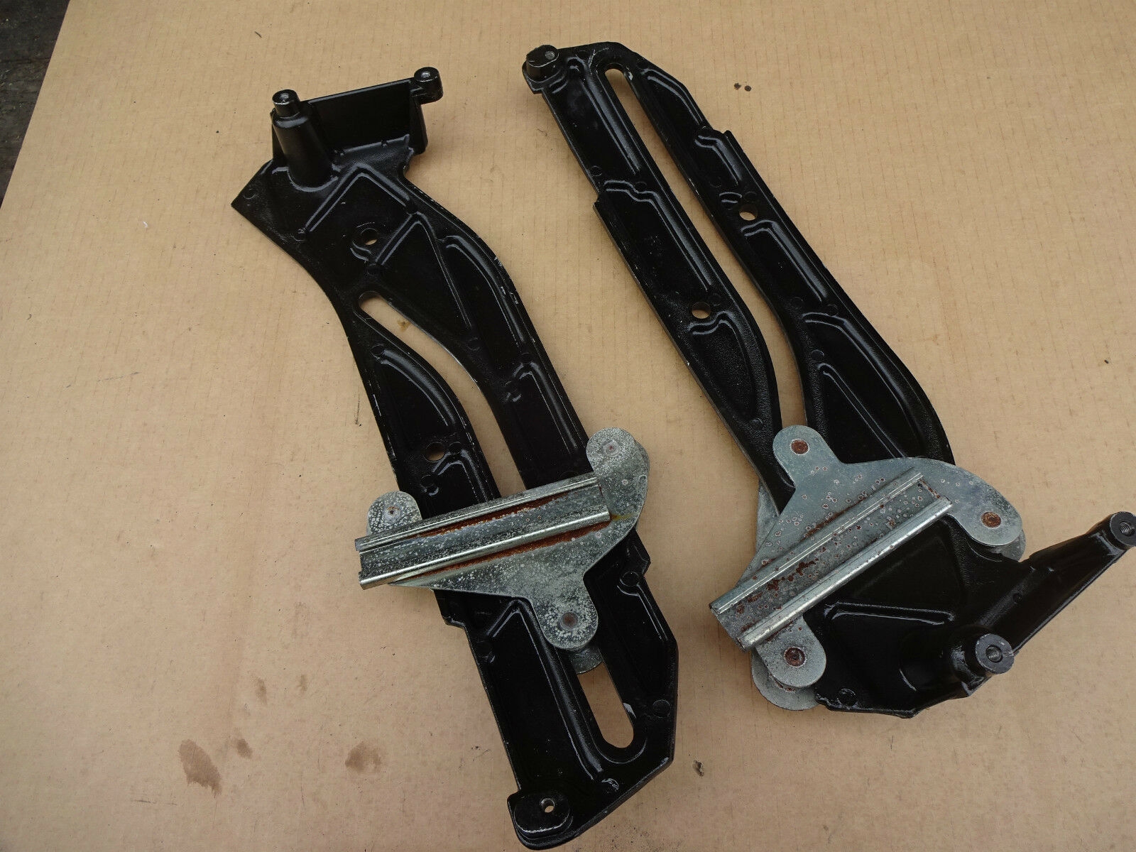 ASTON MARTIN DB7 VOLANTE REAR QUARTER GLASS MECHANISUM ASTON MARTIN DB7 ...