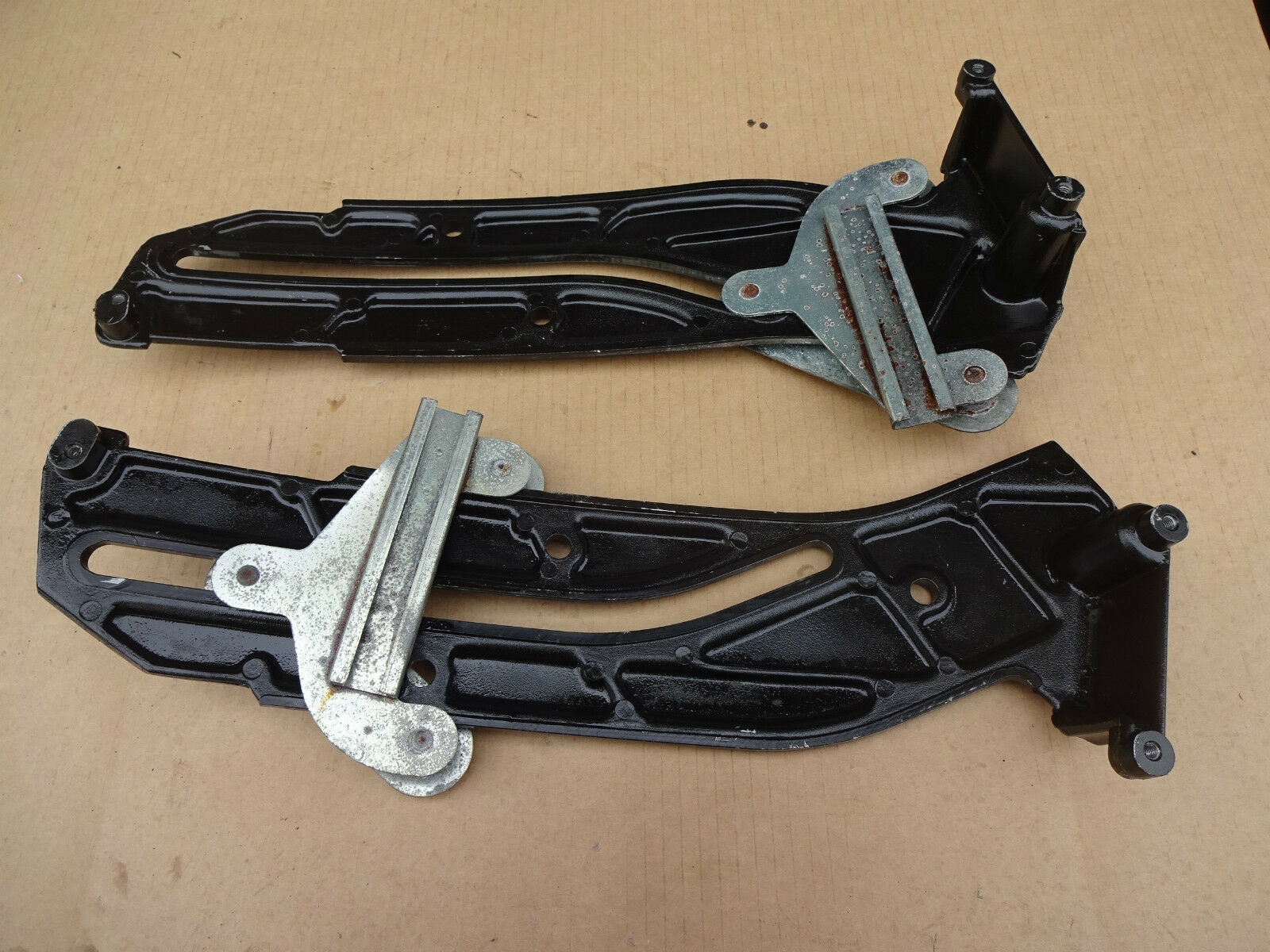 ASTON MARTIN DB7 VOLANTE REAR QUARTER GLASS MECHANISUM ASTON MARTIN DB7 ...