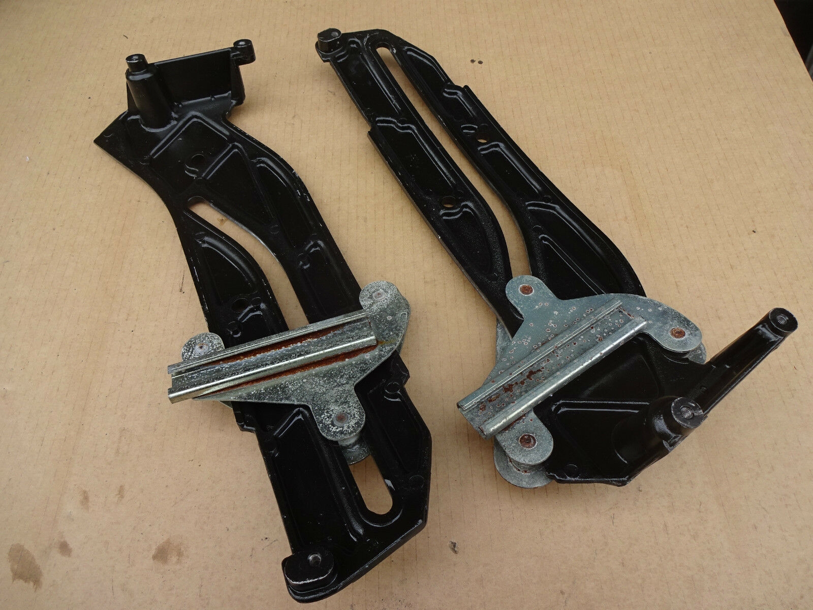 ASTON MARTIN DB7 VOLANTE REAR QUARTER GLASS MECHANISUM ASTON MARTIN DB7 ...