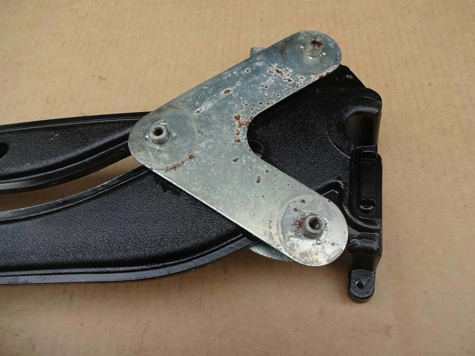 ASTON MARTIN DB7 VOLANTE REAR QUARTER GLASS MECHANISUM ASTON MARTIN DB7 ...