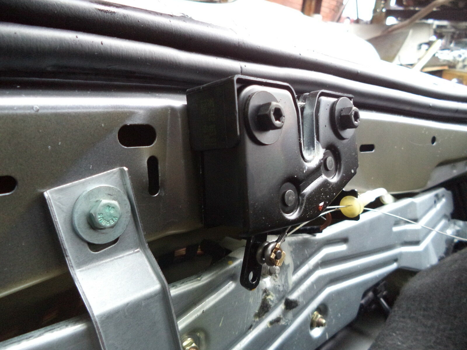 PORSCHE BOXSTER S 987 REAR BOOT CATCH MECHANISM HF05GX