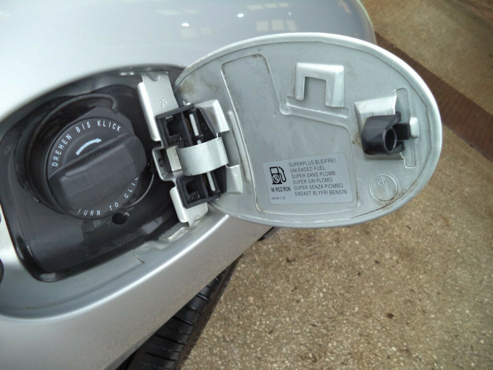 PORSCHE BOXSTER FUEL FLAP PORSCHE BOXSTER ARCTIC SILVER FUEL FLAP T406ERX