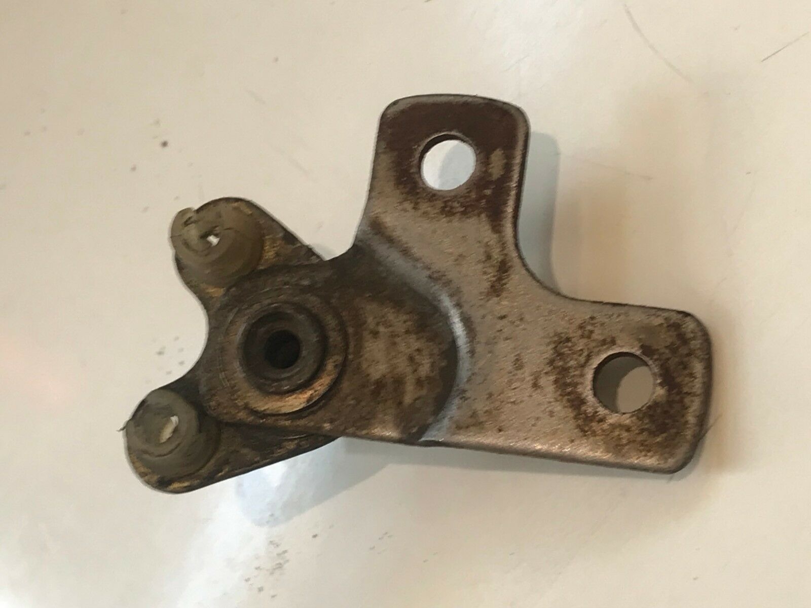 PORSCHE 911 964 PASSENGER DOOR LATCH PIVOT ASSEMBLY