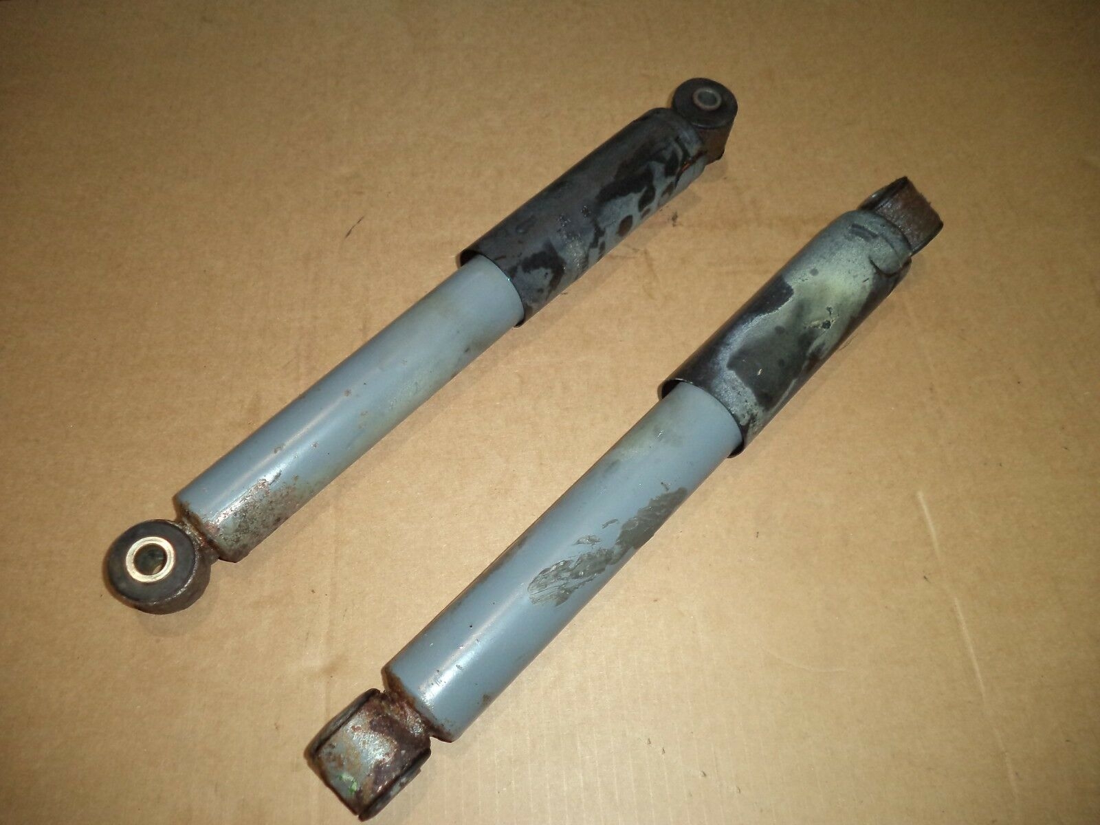 PORSCHE 944 REAR SHOCK ABSORBERS PORSCHE 944 REAR DAMPERS C15AVO