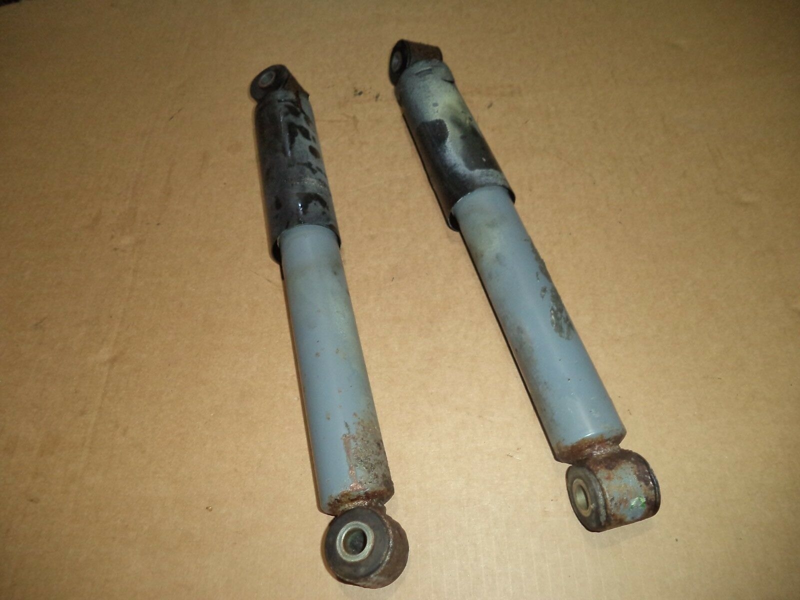 PORSCHE 944 REAR SHOCK ABSORBERS PORSCHE 944 REAR DAMPERS C15AVO