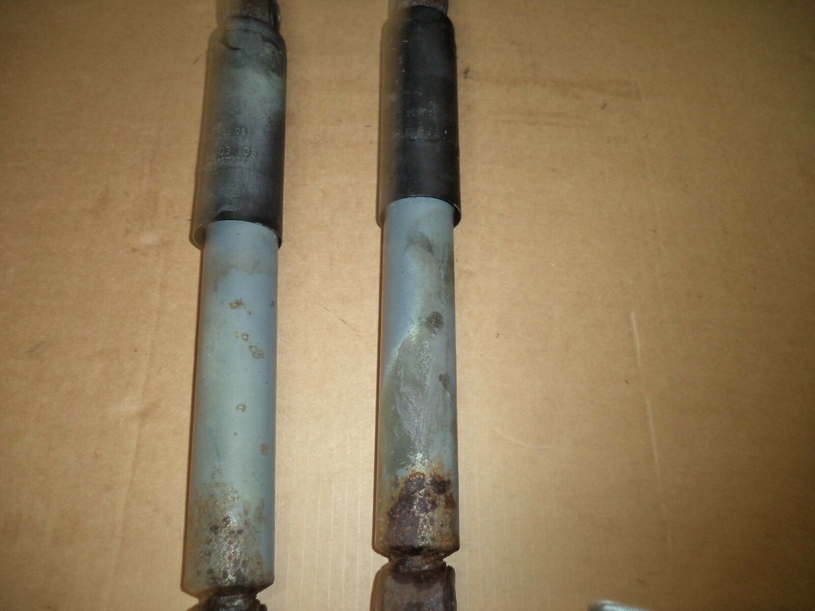 PORSCHE 944 REAR SHOCK ABSORBERS PORSCHE 944 REAR DAMPERS C15AVO