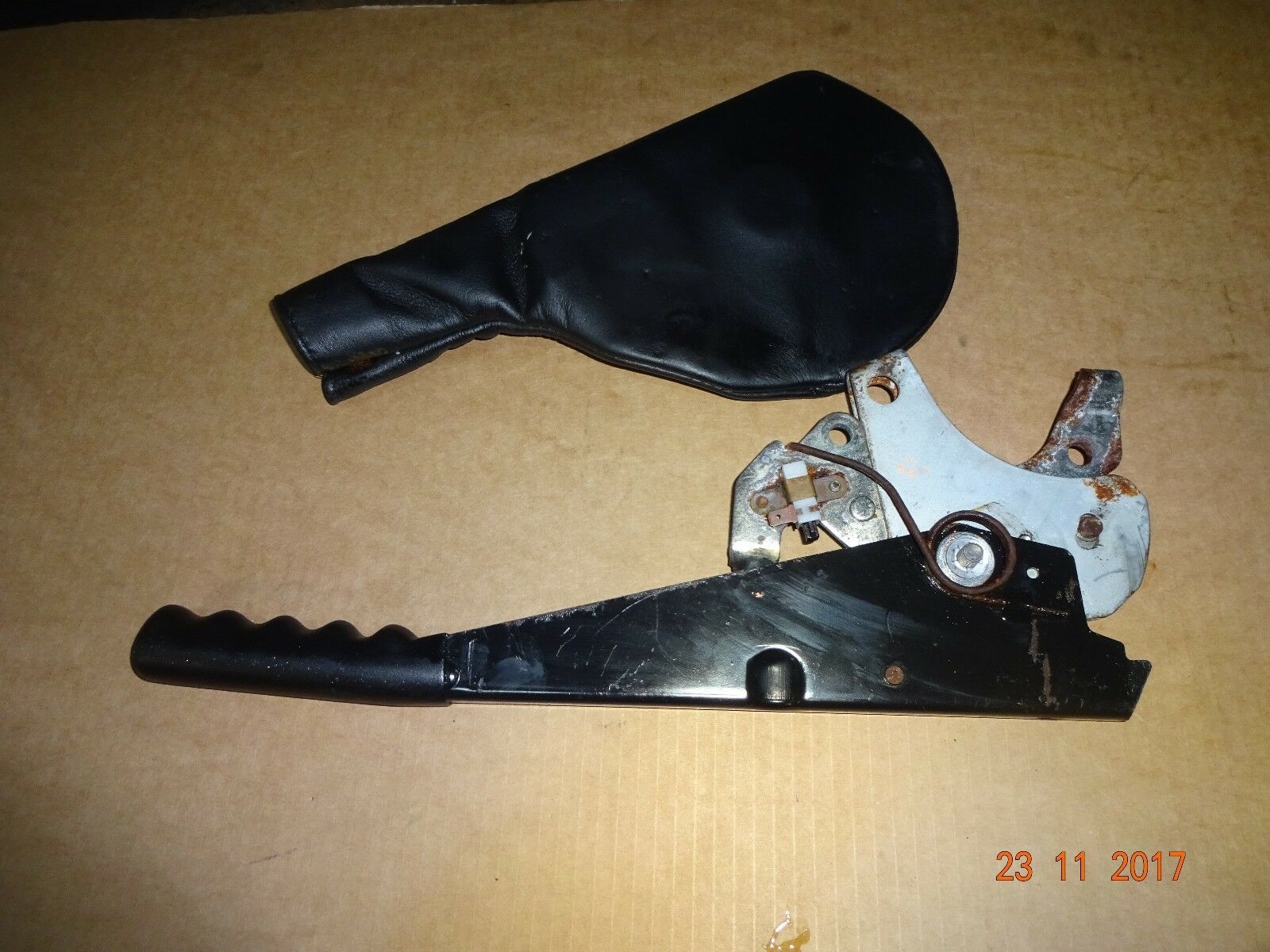 ASTON MARTIN DB7 i6 HANDBRAKE & GATOR DB7 i6 HANDBRAKE LEVER AND COVER