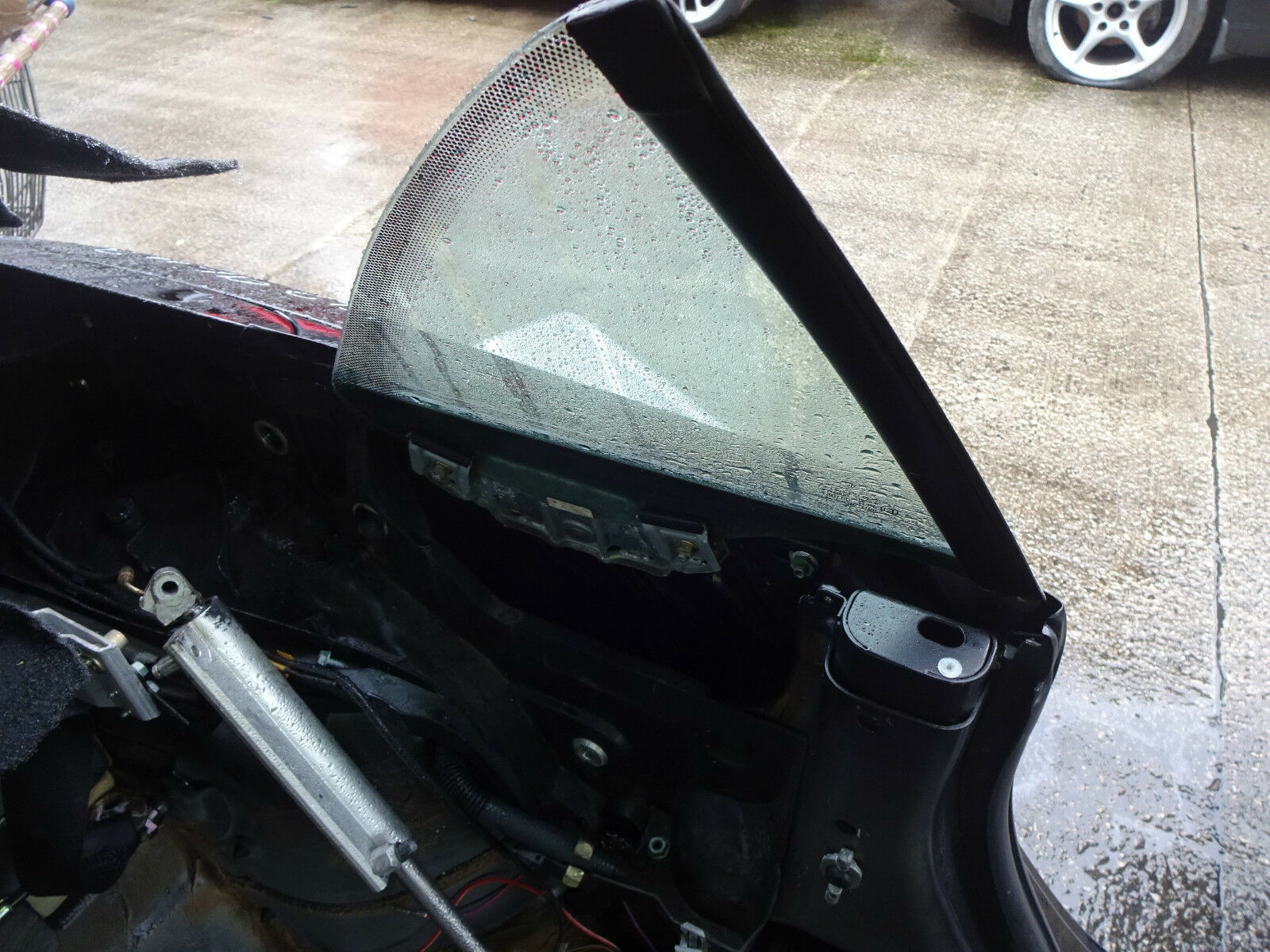 Porsche 996 CABRIOLET LEFT REAR QUARTER GLASS PORSCHE 996 QUARTER GLASS ...