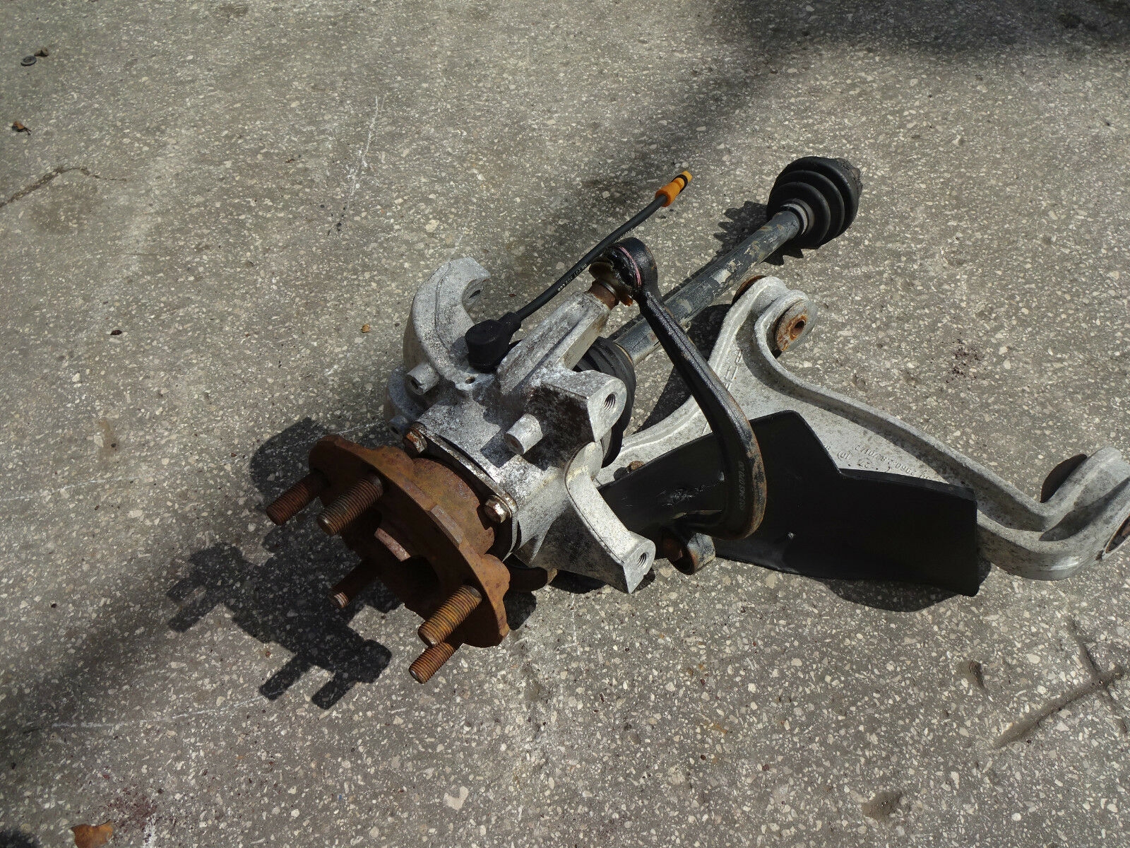 PORSCHE 964 FRONT HUB AND WISHBONE 964 CARRERA 4 FRONT HUB AND WISH BONE