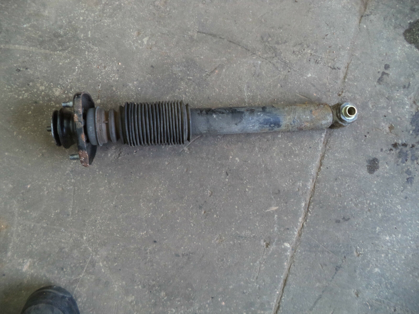 BMW X5 E53 NS REAR PASSENGER SIDE REAR LEFT SHOCK SUSPENSION STRUT 2005 M.A