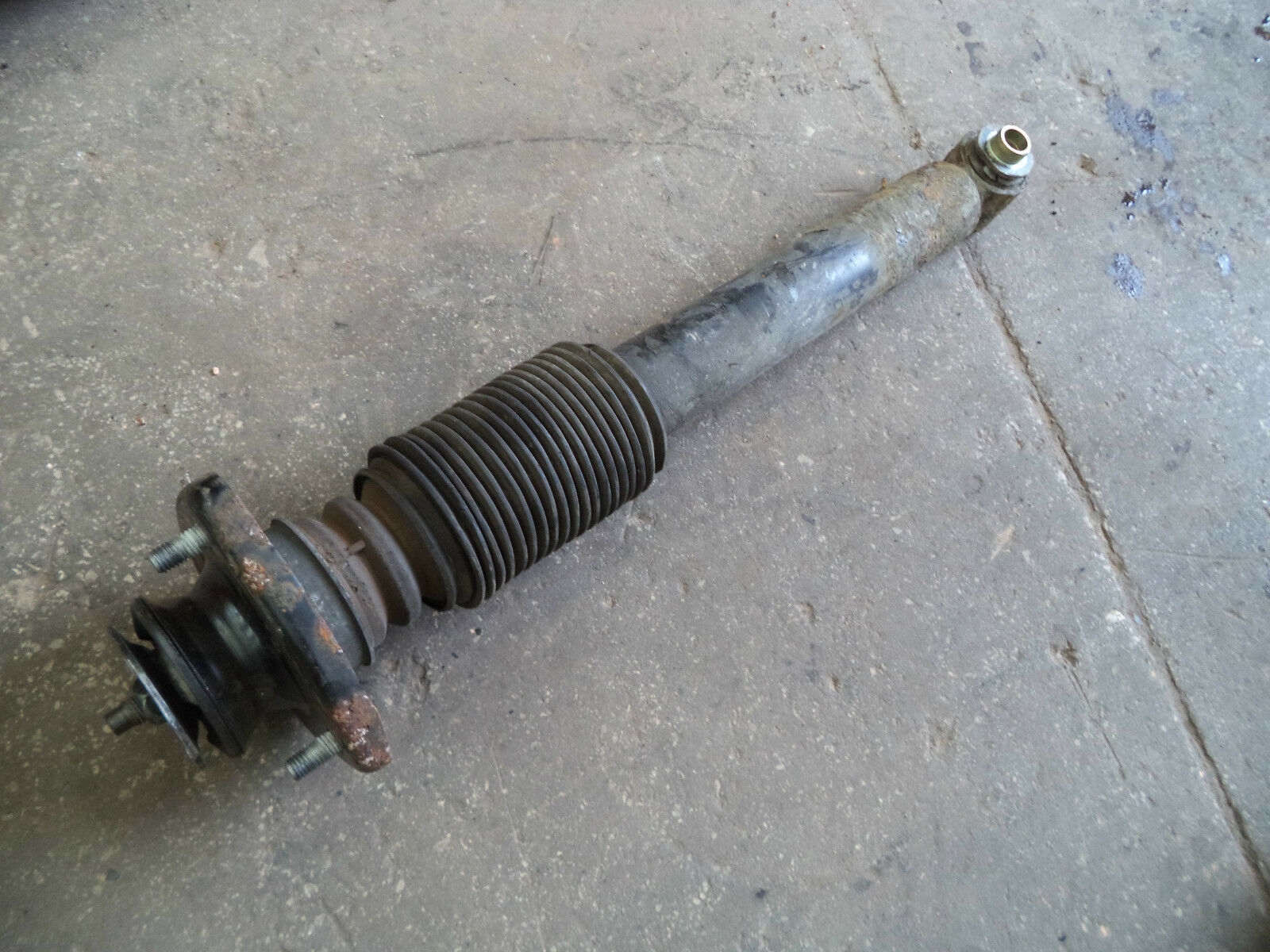 BMW X5 E53 NS REAR PASSENGER SIDE REAR LEFT SHOCK SUSPENSION STRUT 2005 M.A