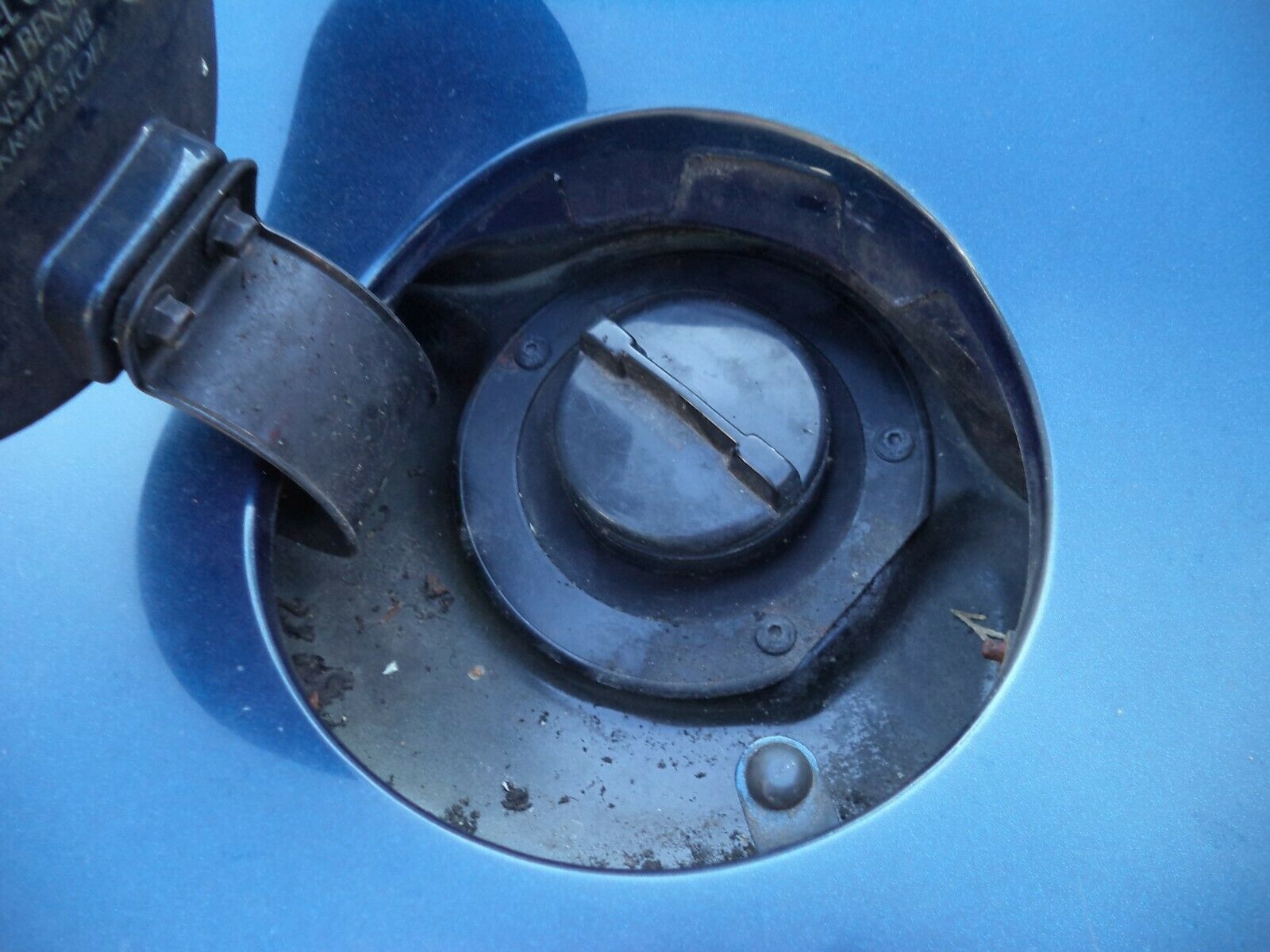 ASTON MARTIN DB7 i6 FUEL FILLER PIPE DB7 i6 FUEL FILLER ASSEMBLY T570OVG