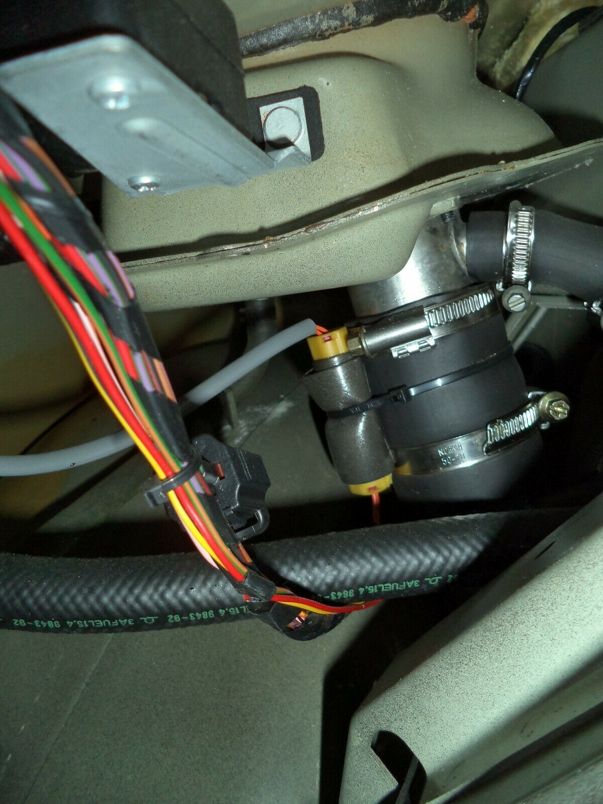 ASTON MARTIN DB7 i6 FUEL FILLER PIPE DB7 i6 FUEL FILLER ASSEMBLY T570OVG